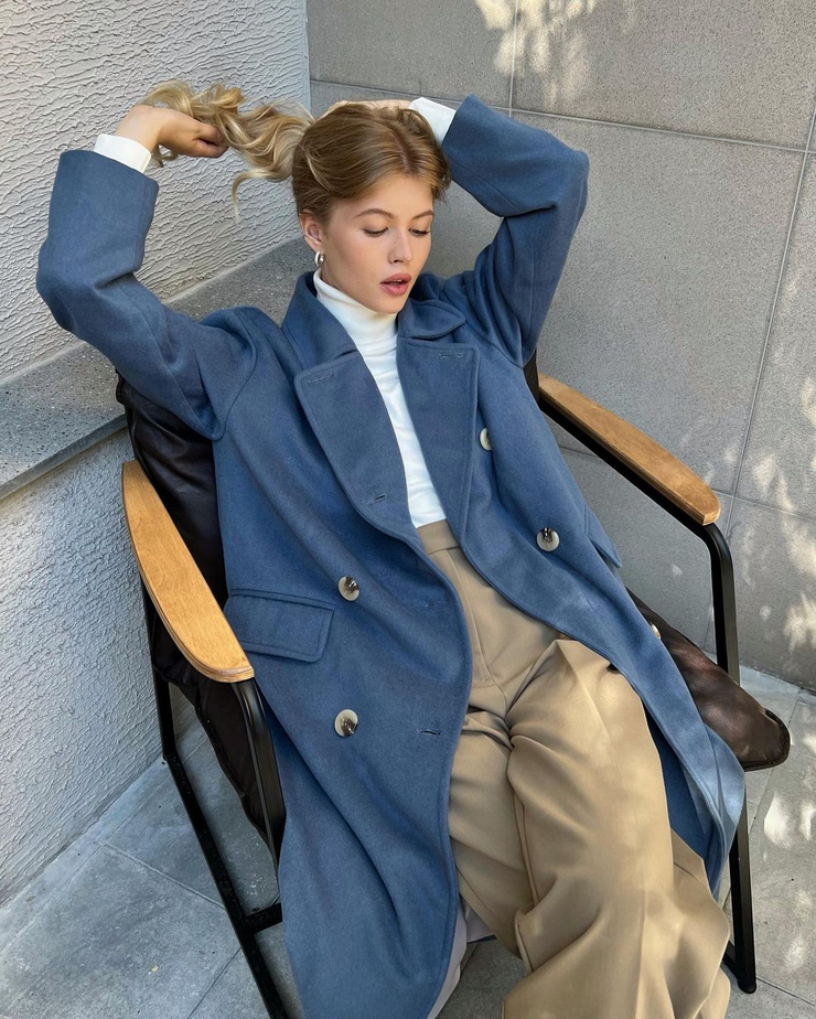 Picture of Luna (model)