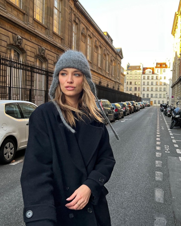 Picture of Agathe Teyssier (model)