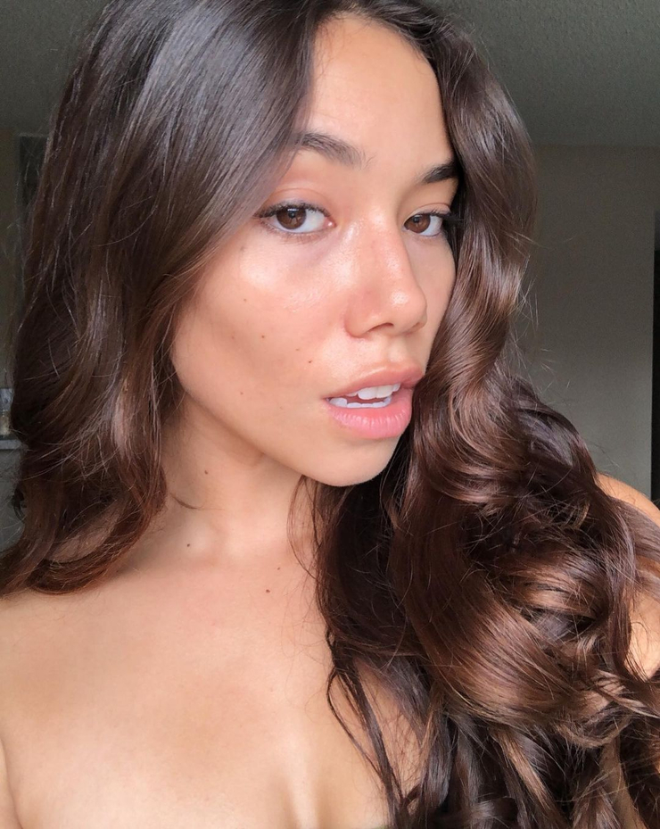 Desiree Flores image