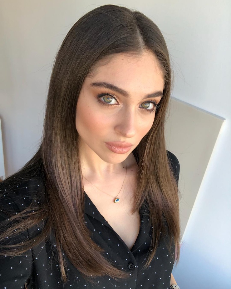 Cemre Baysel picture