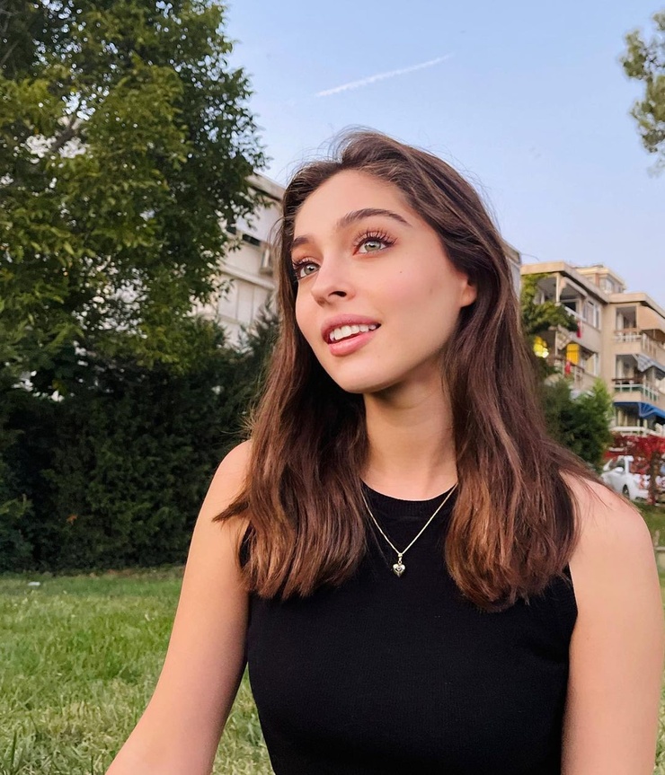 Picture of Cemre Baysel