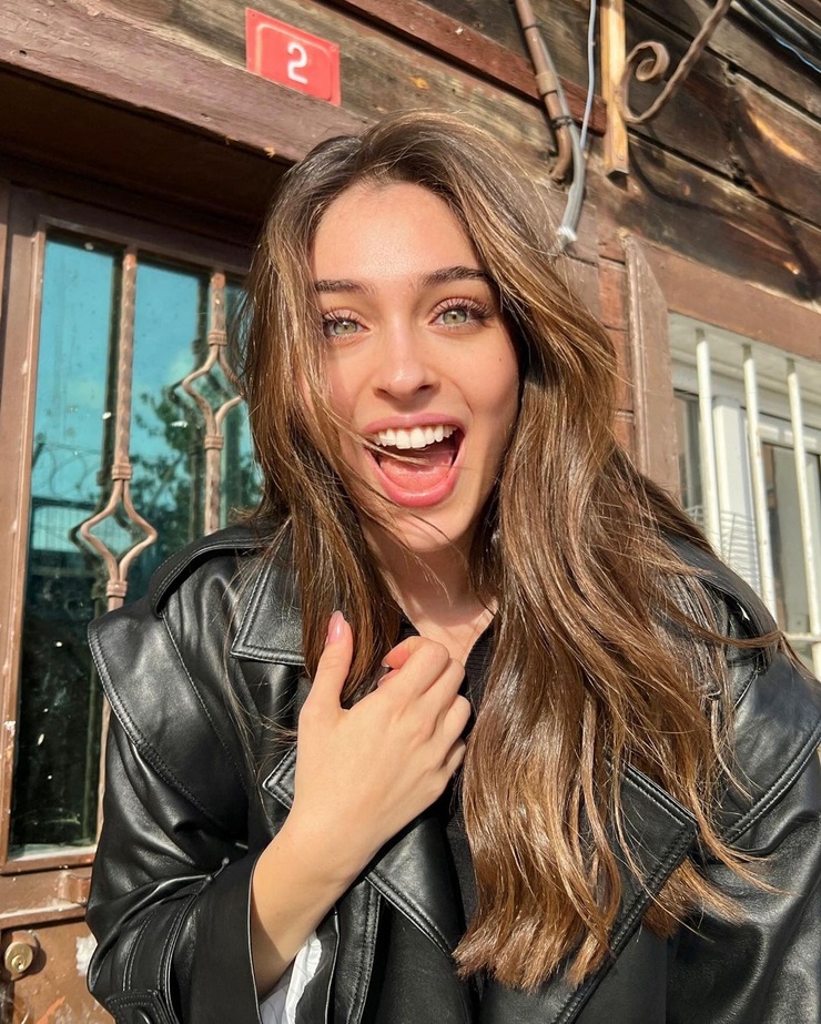 Picture of Cemre Baysel