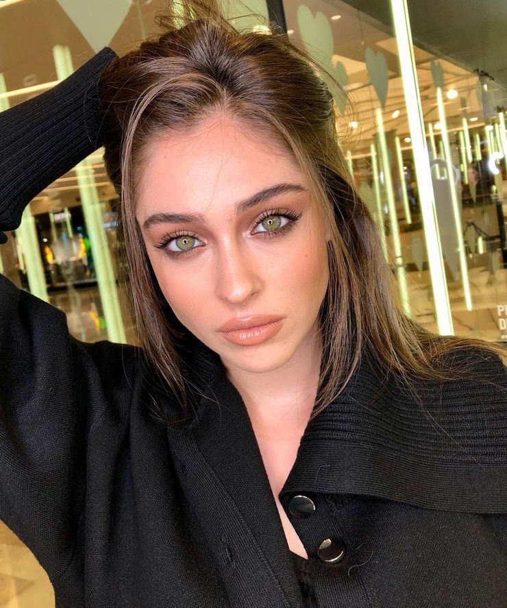 Picture of Cemre Baysel