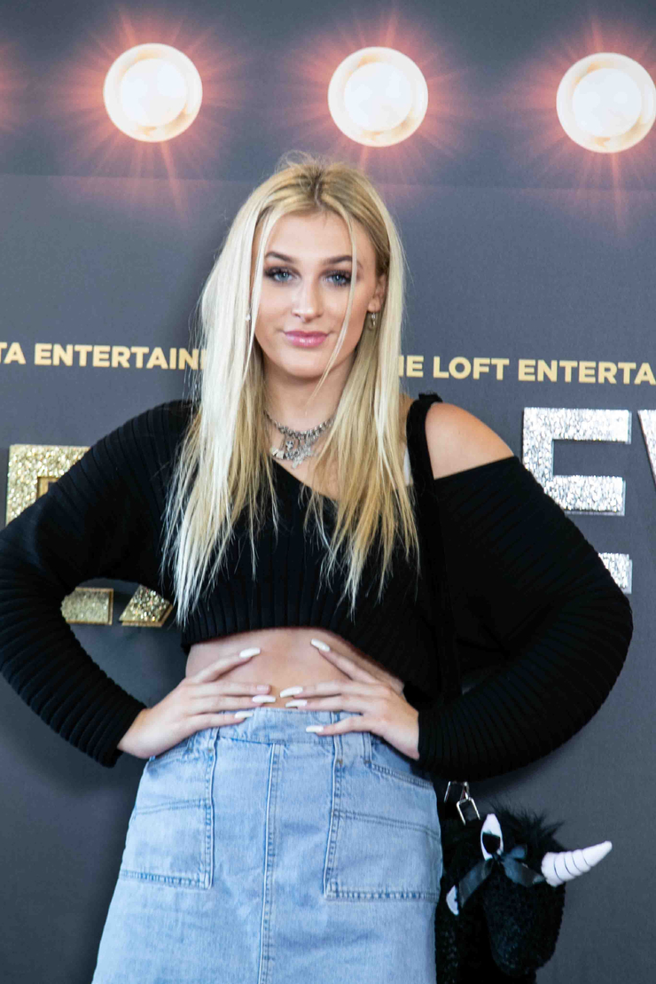 Madison Williams picture