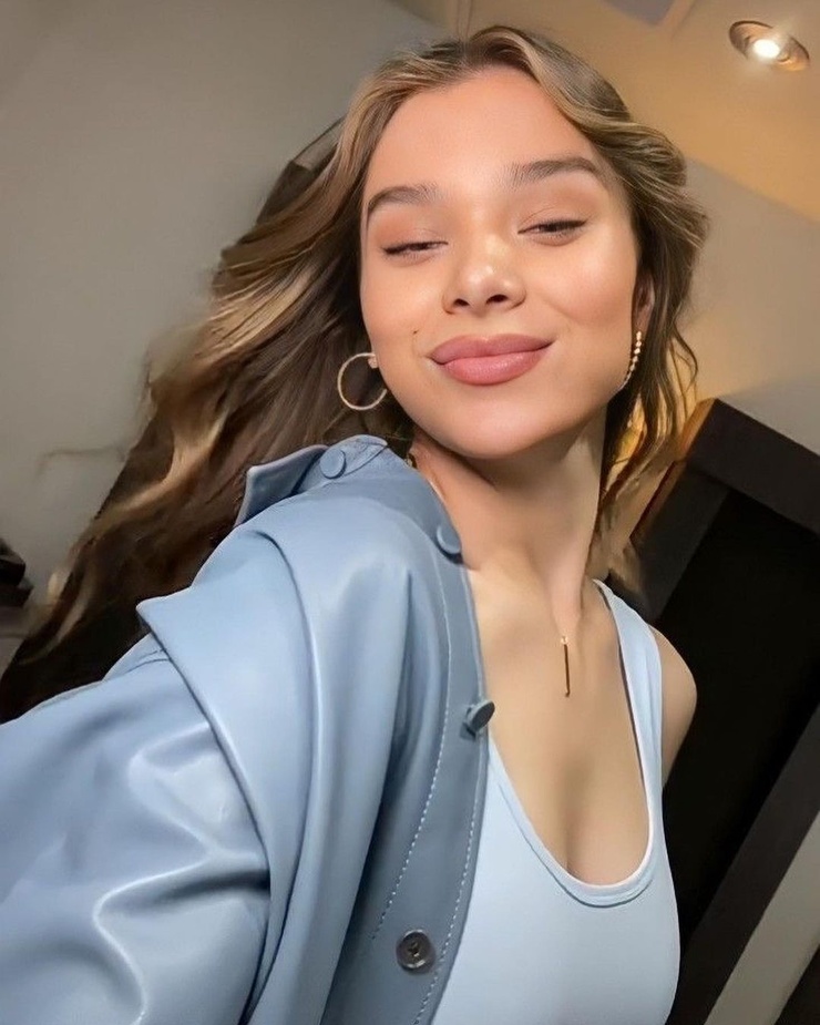 Hailee Steinfeld picture