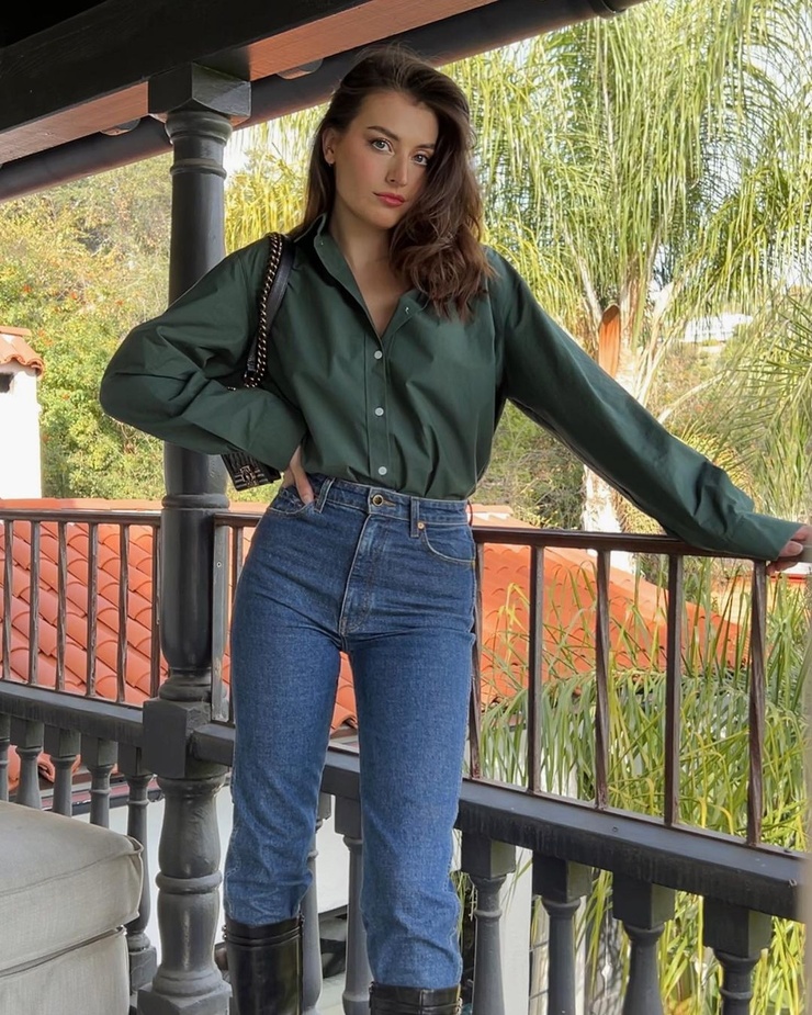 Image of Jessica Clements