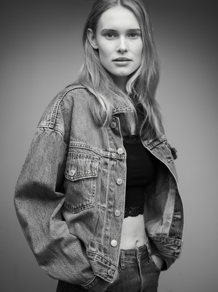 ANNE DEN OUTER image