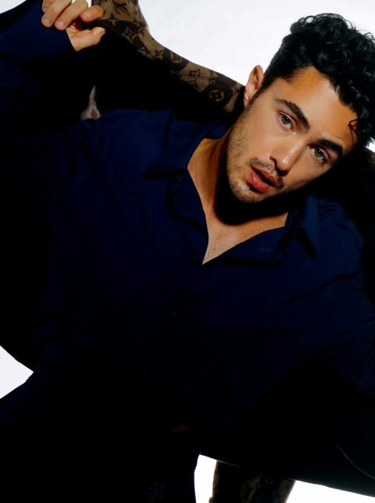 Picture of Darren Barnet