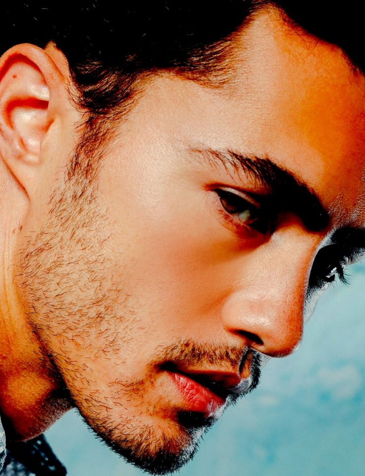 Image of Darren Barnet