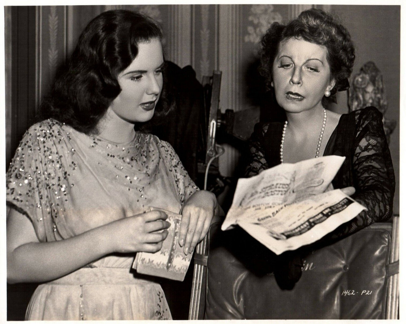 Deanna Durbin, Helen Broderick