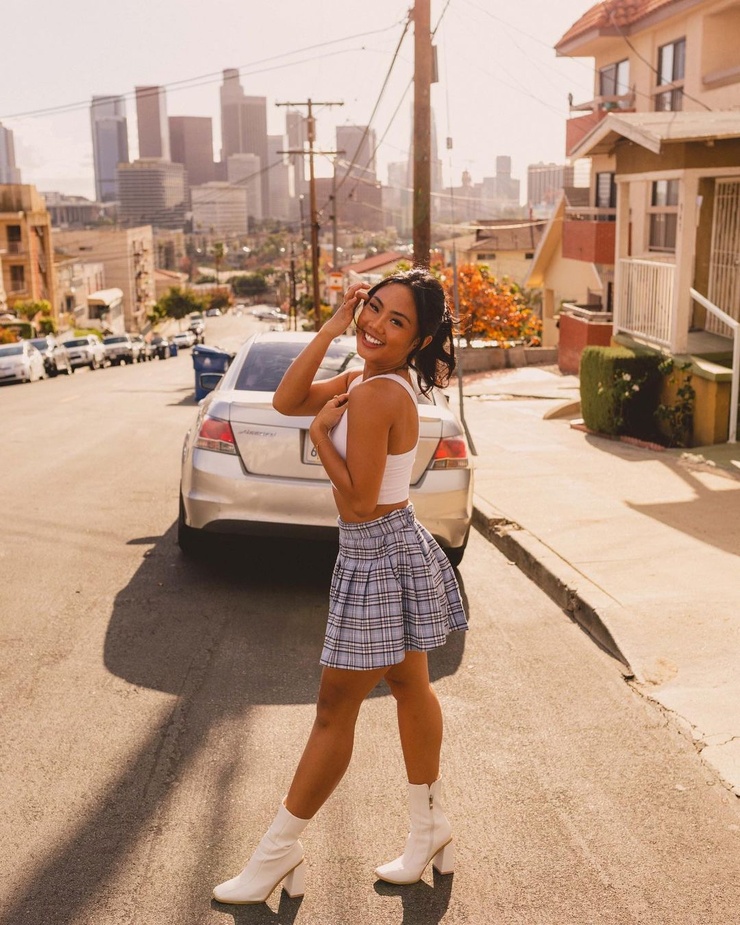 Victoria Caro image