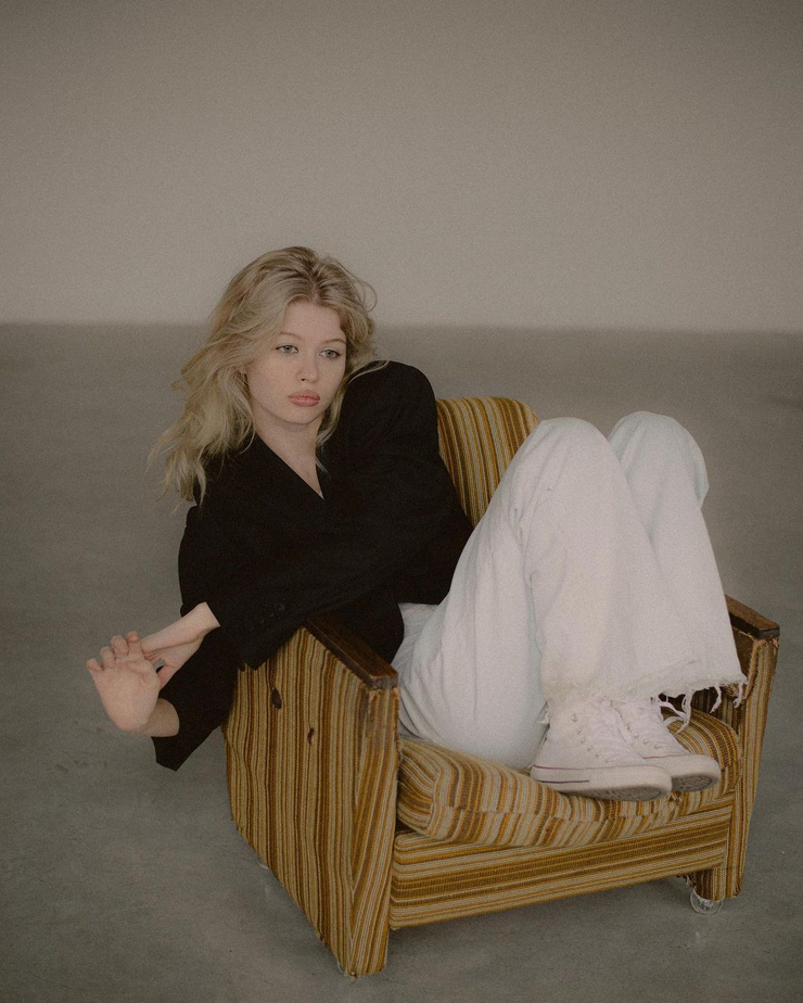 Image of Luna (model)