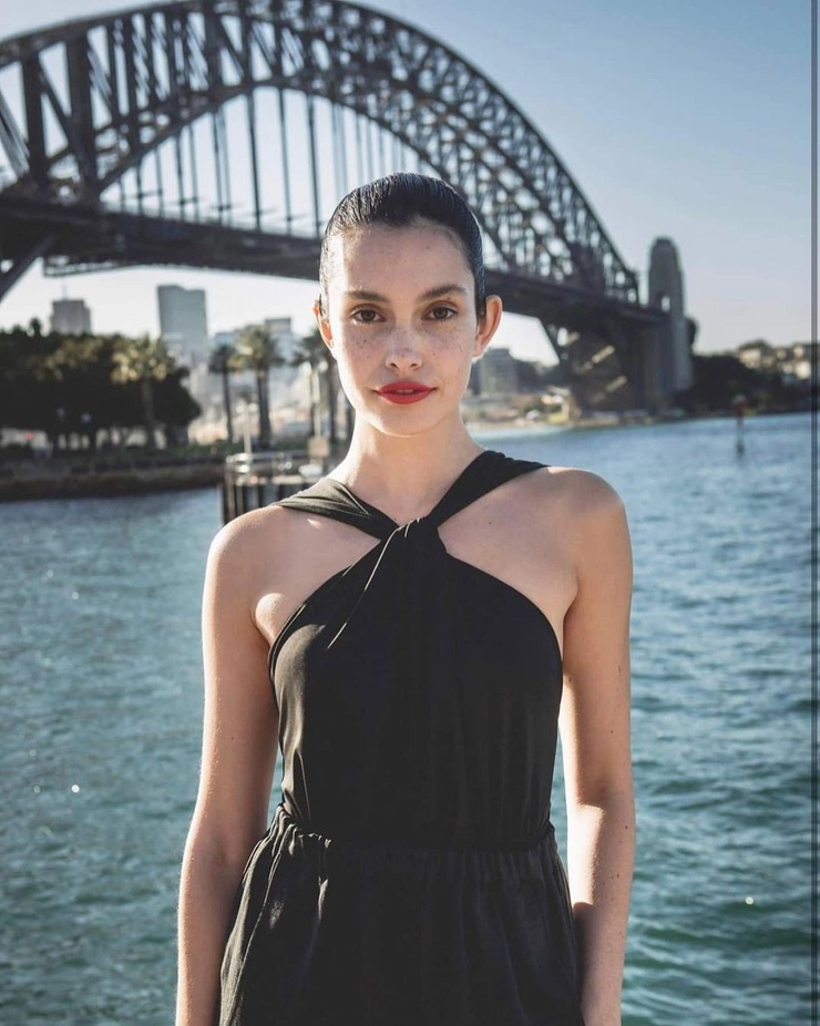 Picture of Zoe Barnard