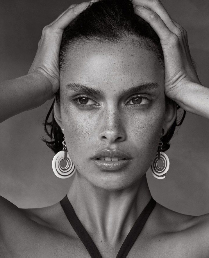 Zoe Barnard picture