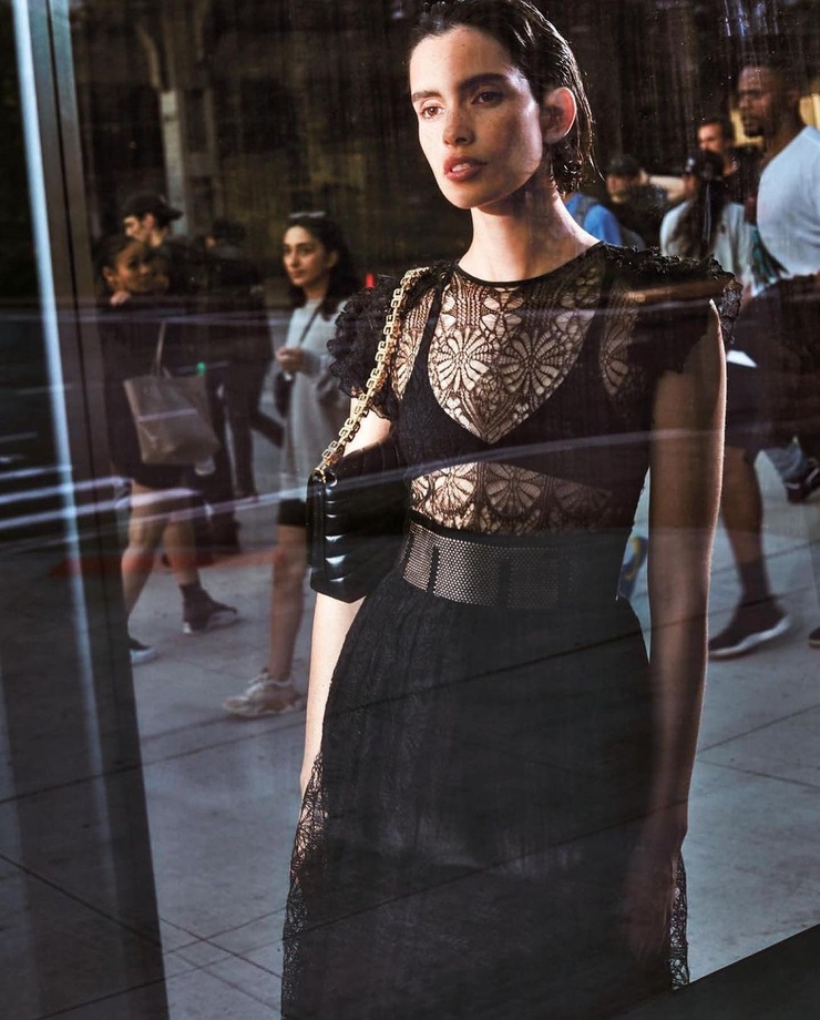 Picture of Zoe Barnard