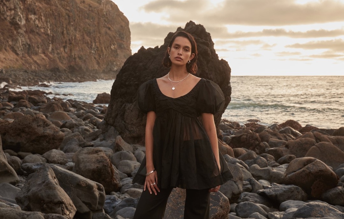 Picture of Zoe Barnard