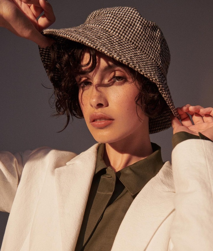 Picture of Zoe Barnard