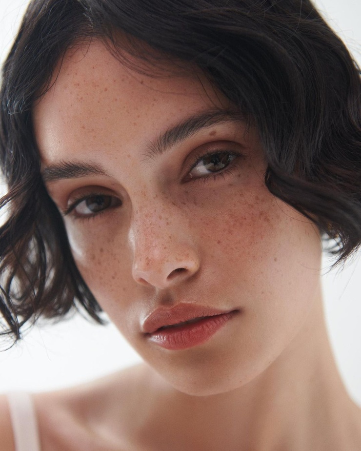 Picture of Zoe Barnard