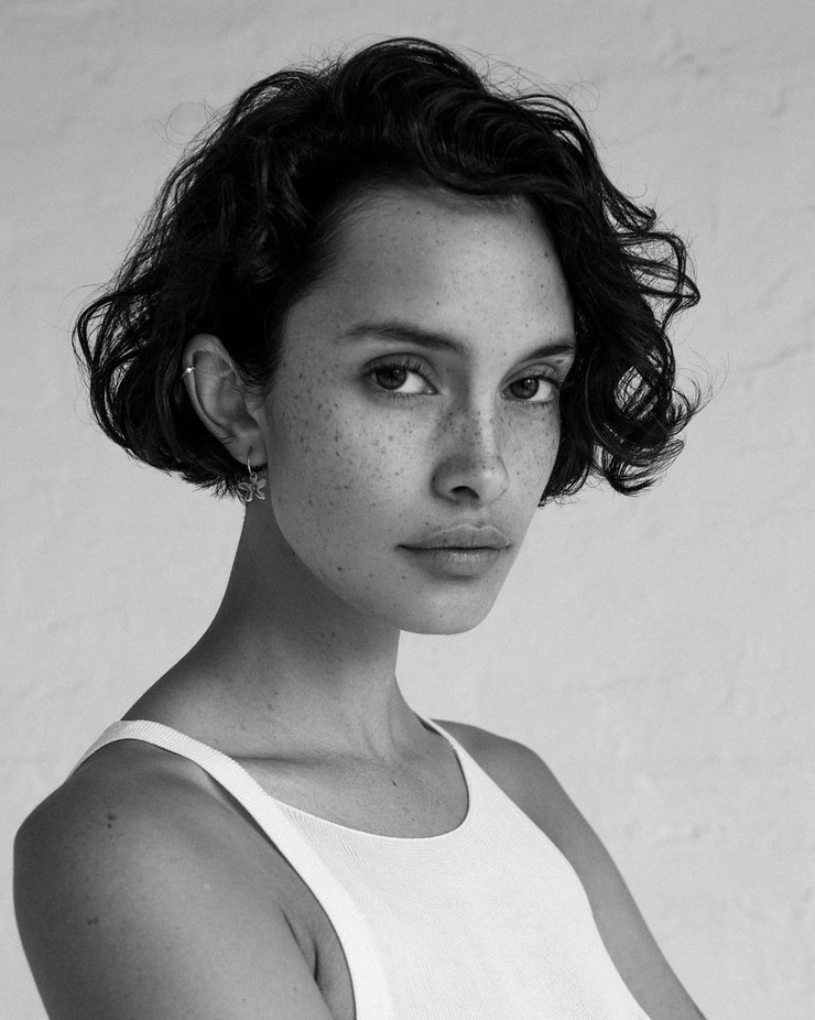 Zoe Barnard picture
