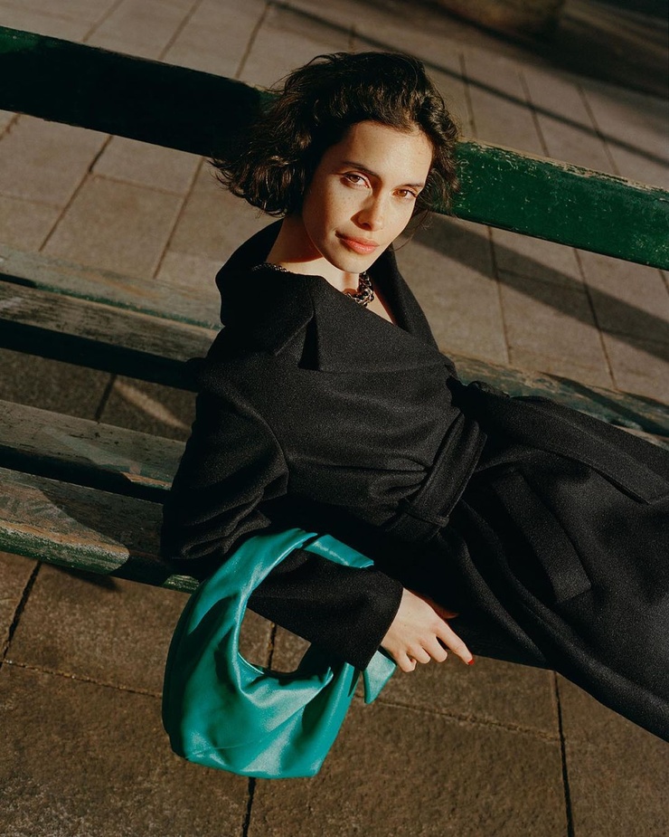 Image of Zoe Barnard