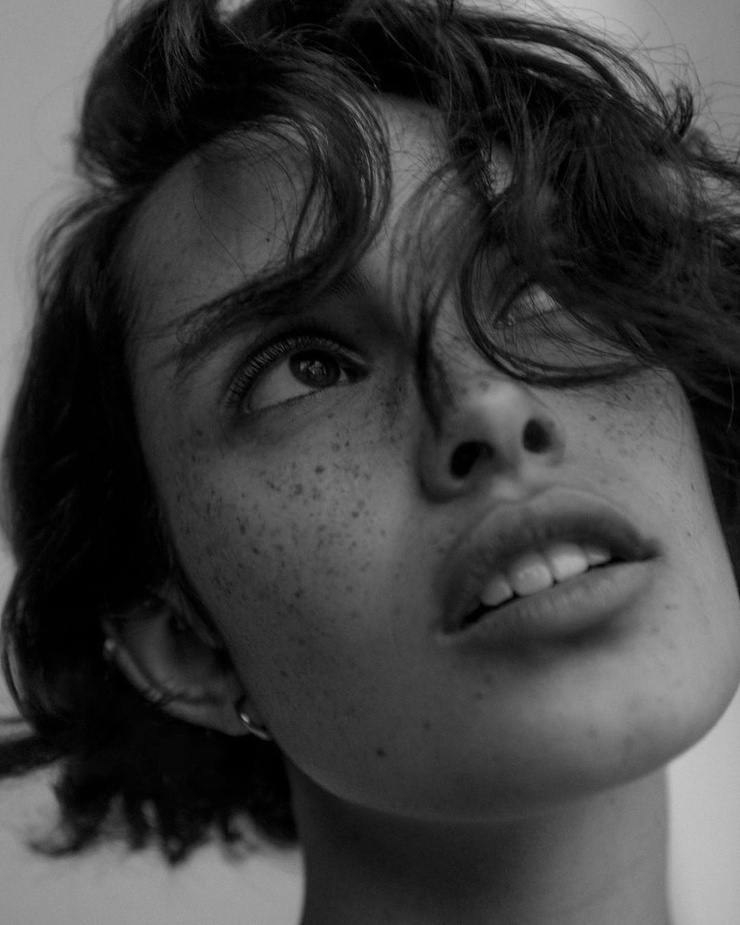 Picture of Zoe Barnard