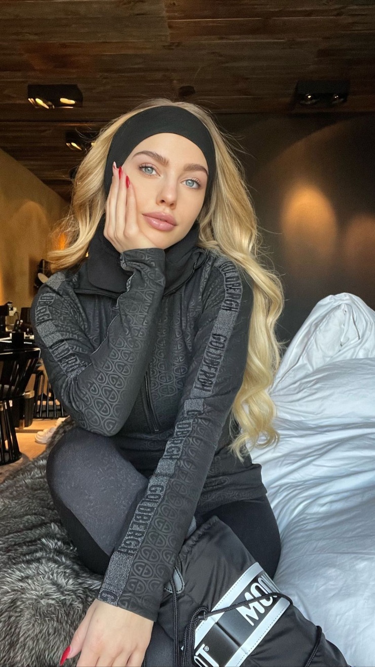 Picture of Alexa Breit