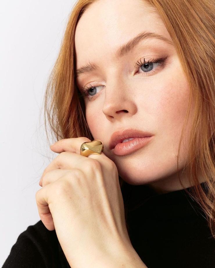 Ellie Bamber image