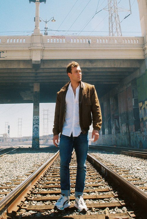 Picture of Elliott Ross