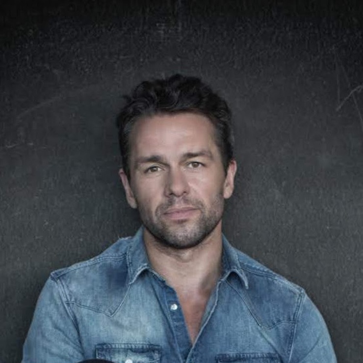 Picture of Julian Ovenden