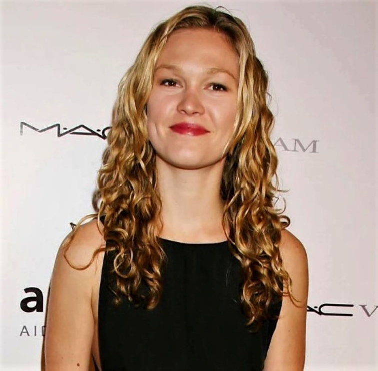 Julia Stiles