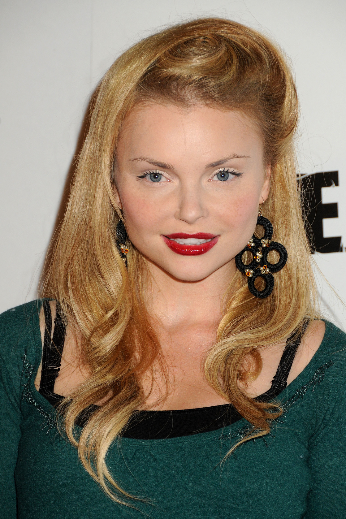 Izabella Miko picture