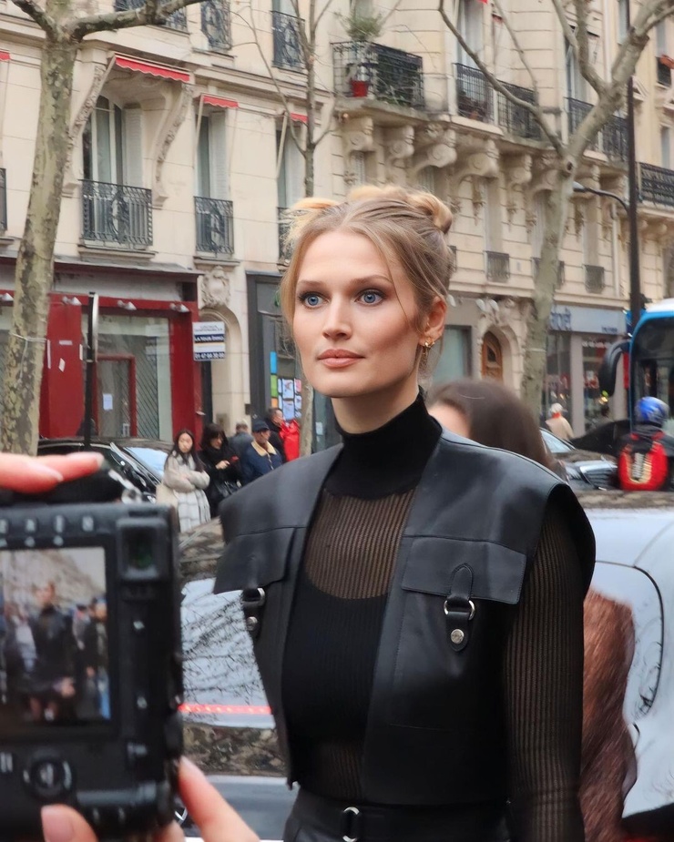 Picture of Toni Garrn