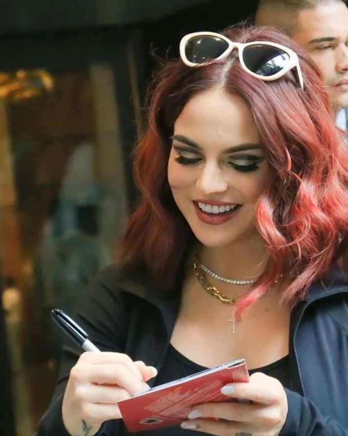 Picture of Joanna 'JoJo' Levesque