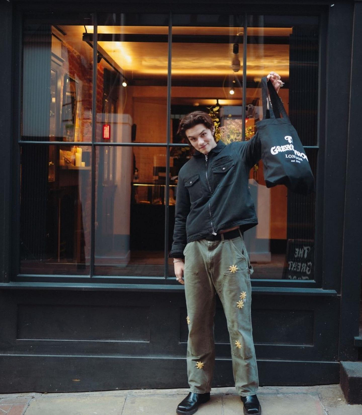 Picture of Louis Partridge