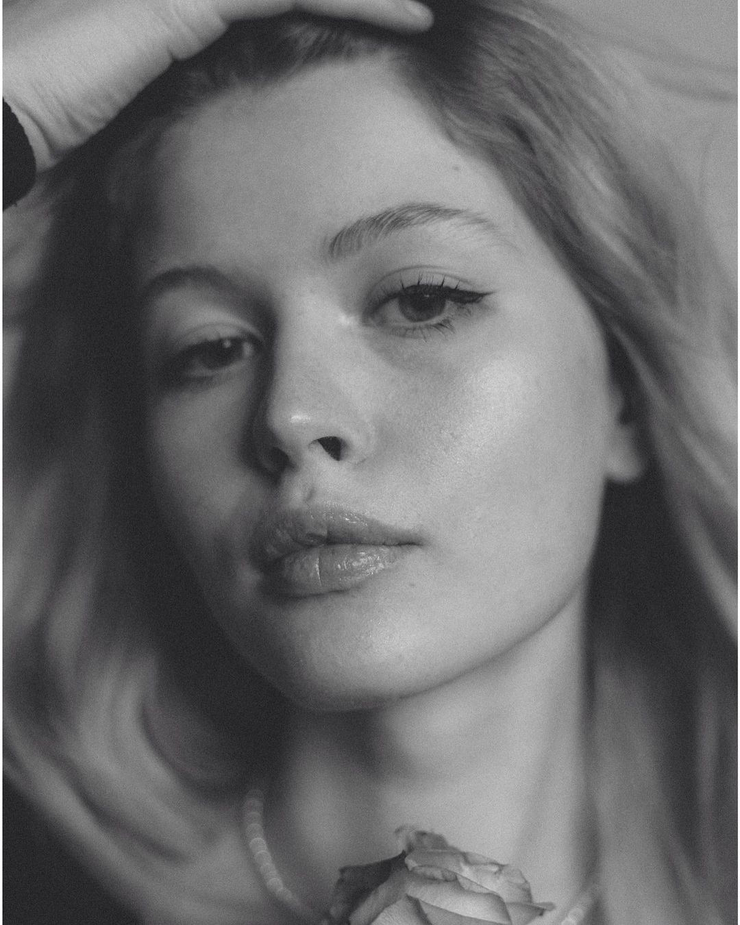 Picture of Luna (model)