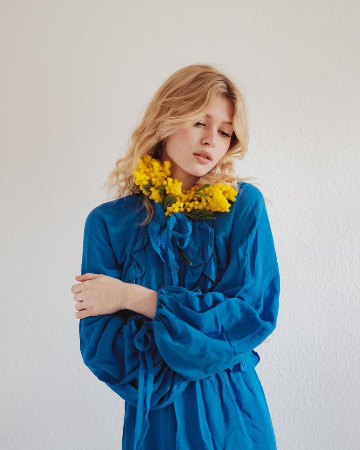 Image of Luna (model)