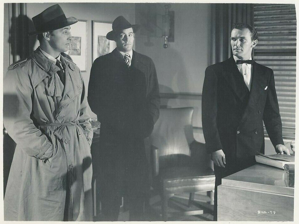 Robert Mitchum, Paul Valentine, John Kellogg