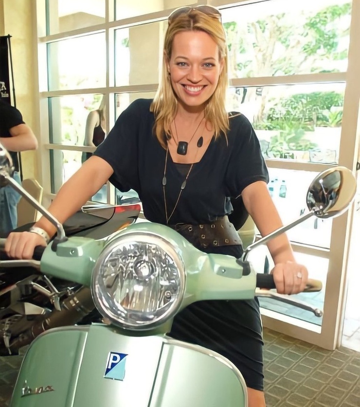 Picture of Jeri Ryan