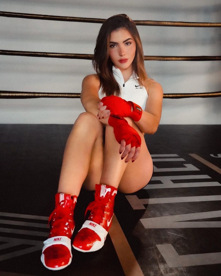 Picture Of Andrea Botez