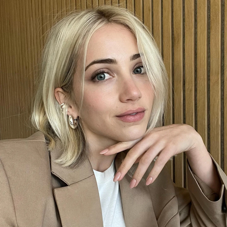 Picture of Emily Rudd