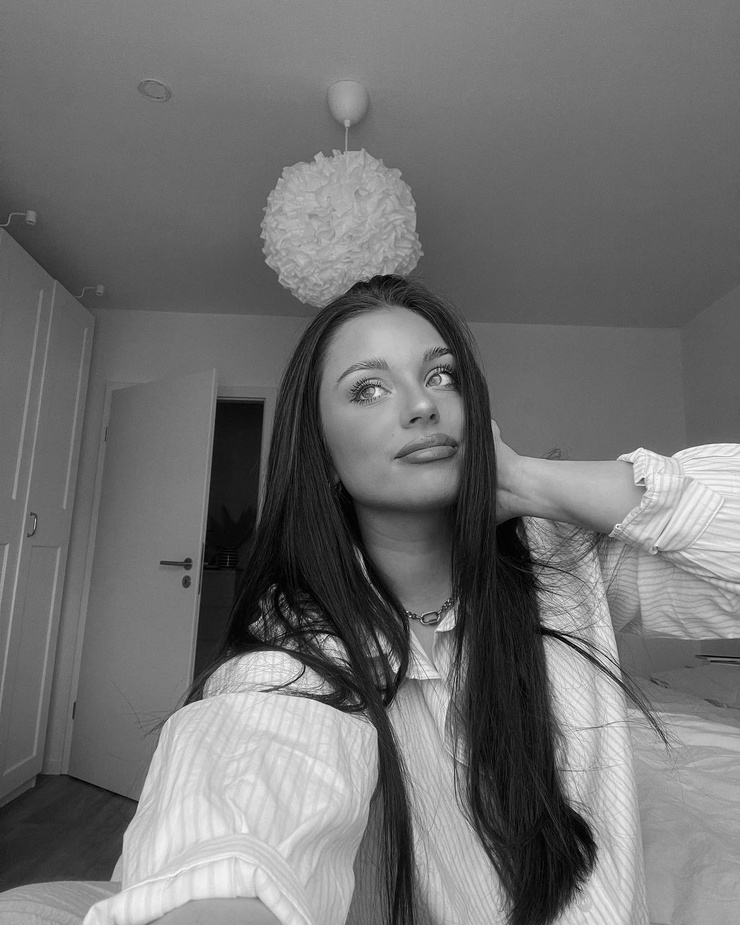 Gina Cristina picture