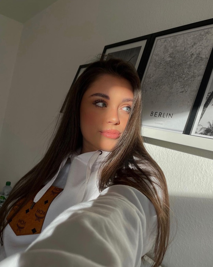 Picture of Gina Cristina
