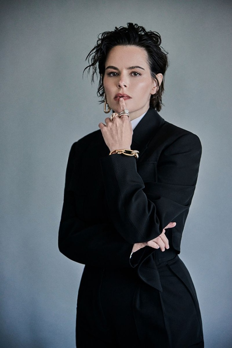 Picture of Emily Hampshire