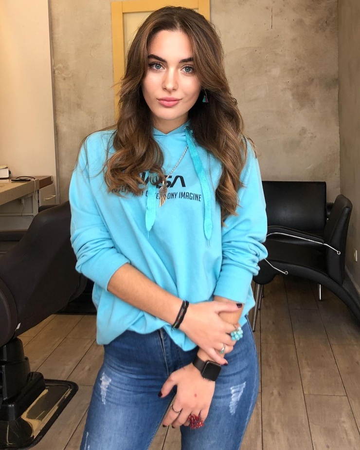 Çagla Simsek picture