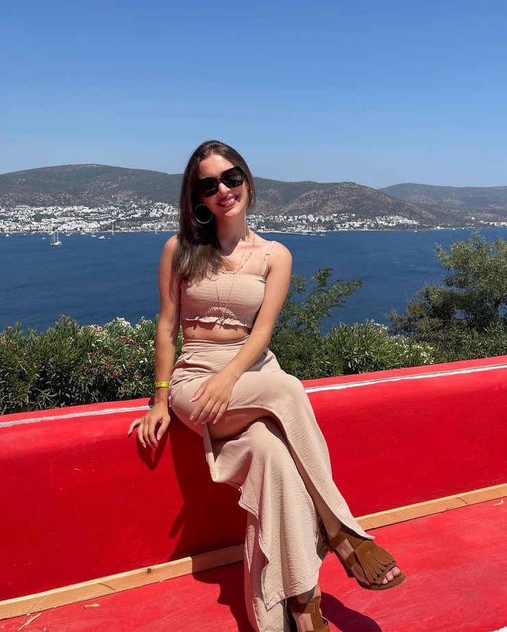 Çagla Simsek picture