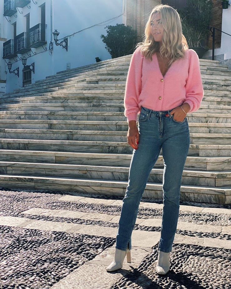 Picture of Danni Menzies