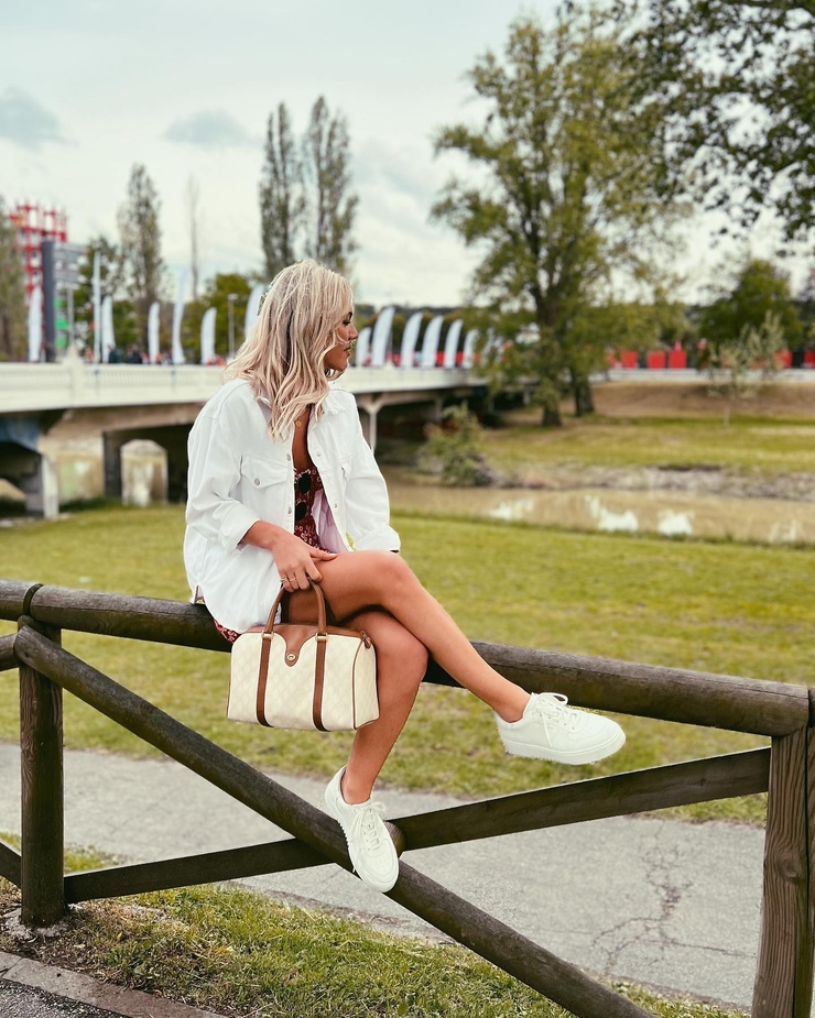 Picture of Danni Menzies