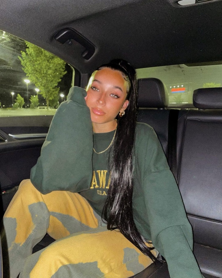 Picture of Zoe X. Moore