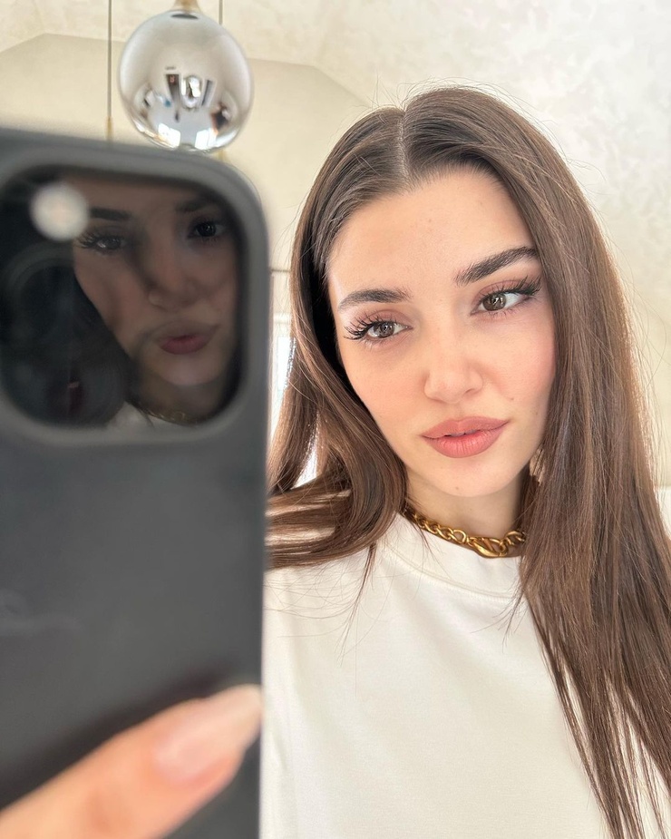 Picture of Hande Erçel