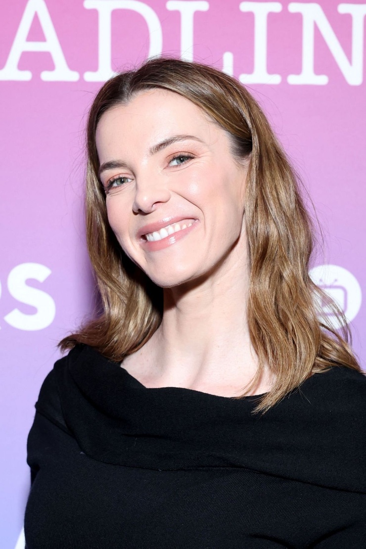 Betty Gilpin image